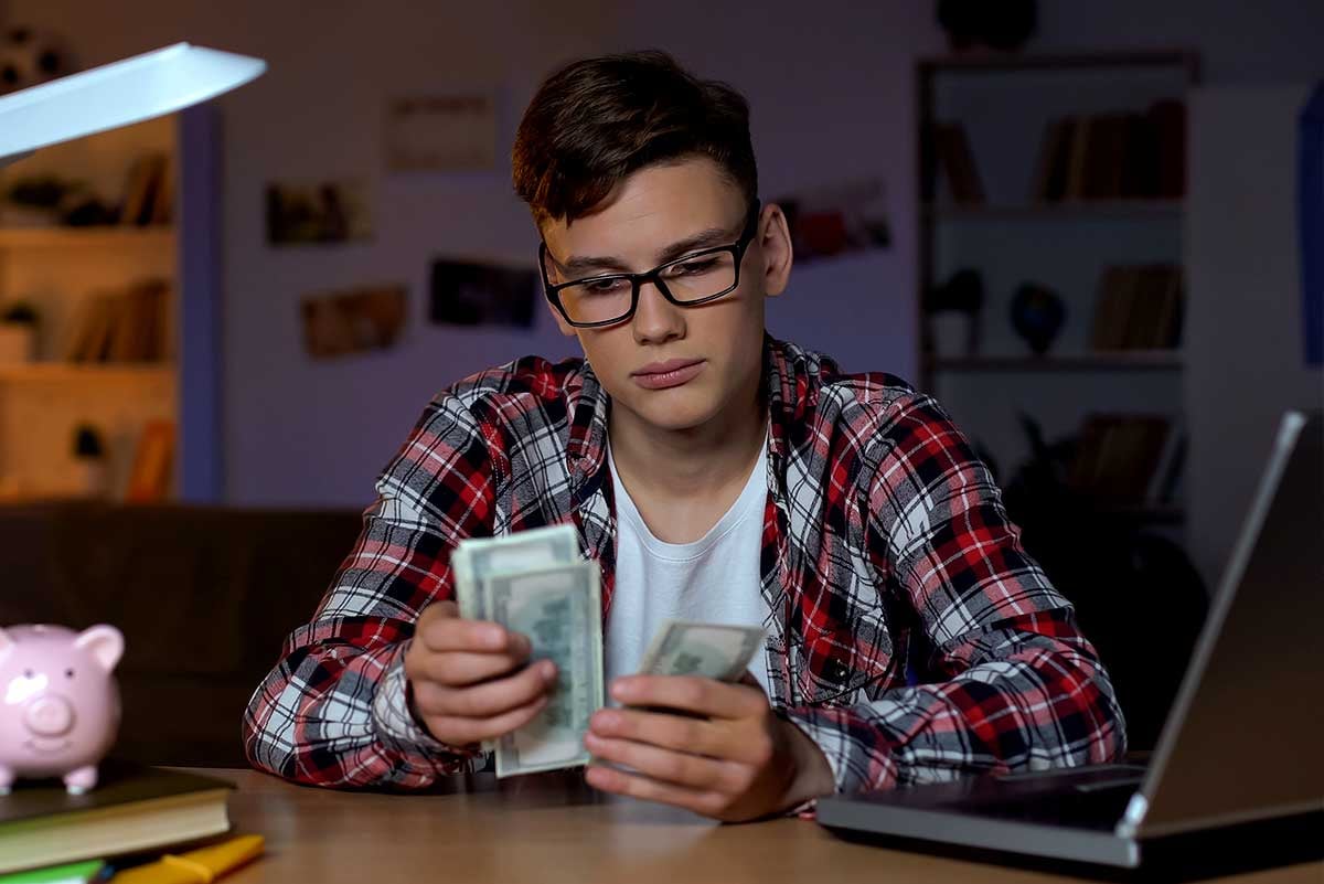 Budgeting and Saving as a College Student - Polam Federal Credit Union